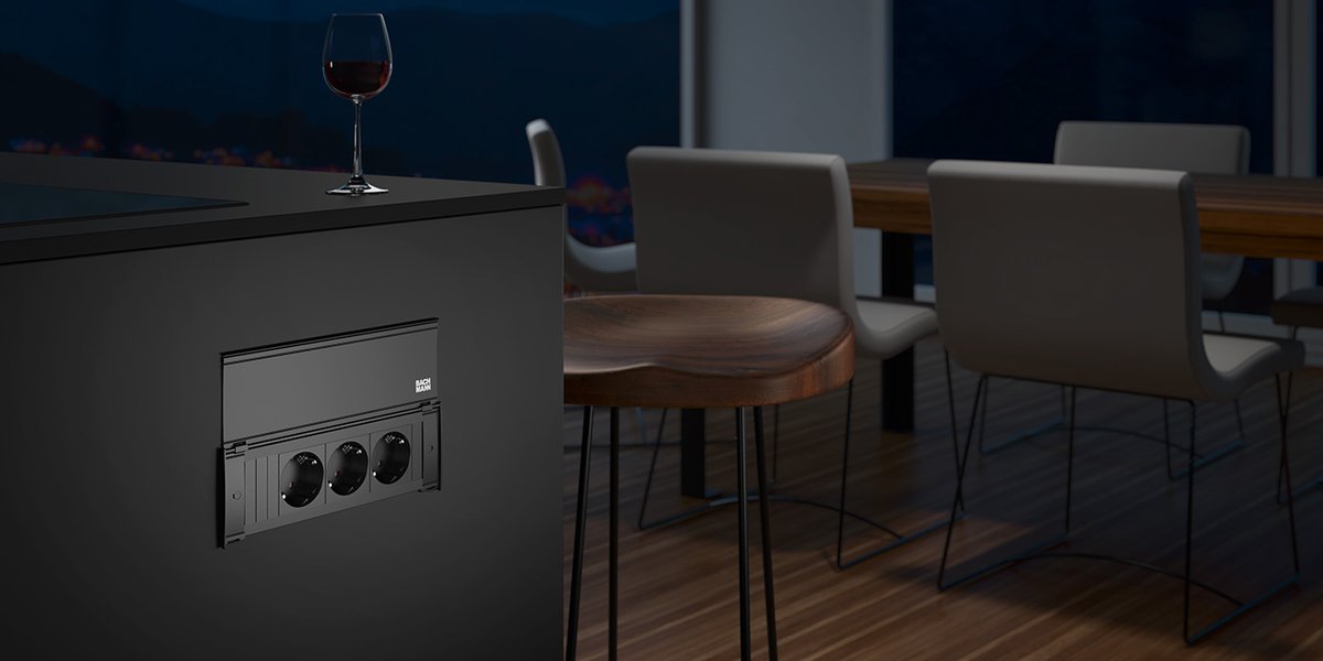 PURE BLACK | BACHMANN